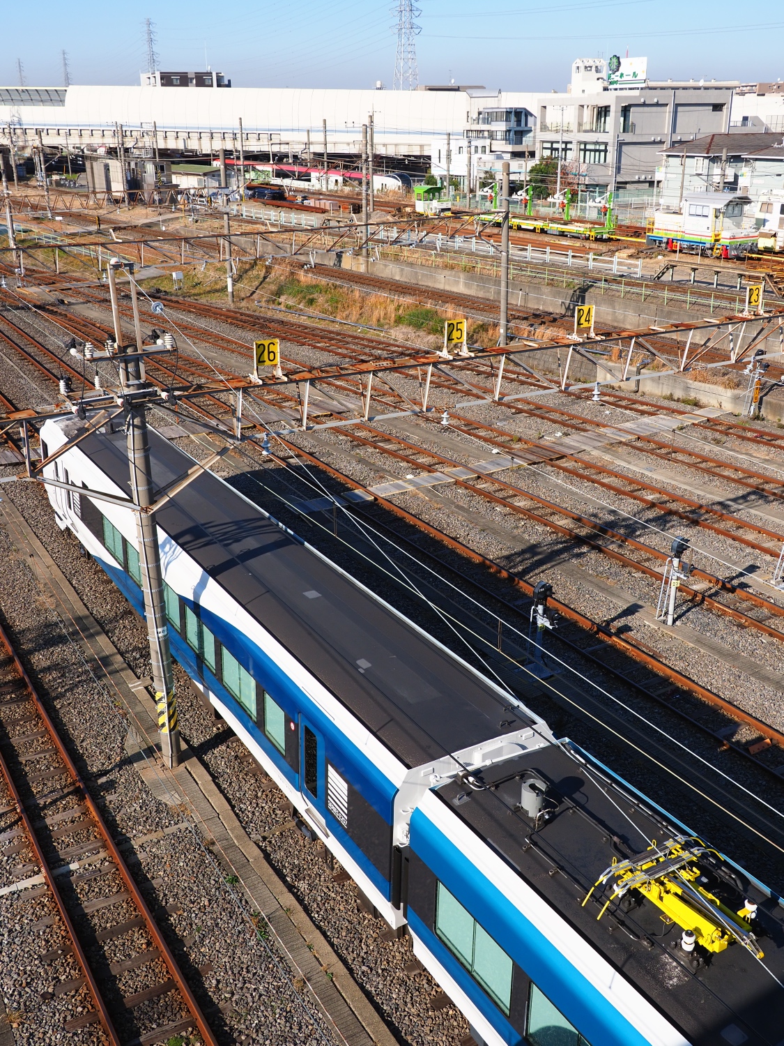 E257系2000番台、幕張で待機中・RAILRAILRAIL・鉄道写真 | RAILRAILRAIL 毎日鉄道写真とともに！