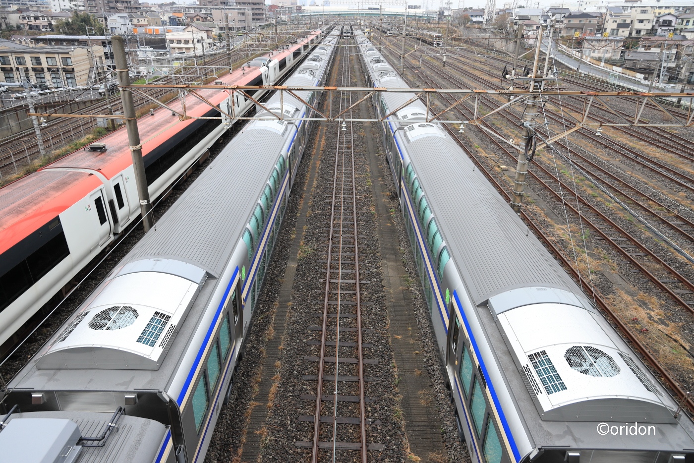E235系1000番台、2本に増えた・・・ | RAILRAILRAIL 毎日鉄道写真とともに！