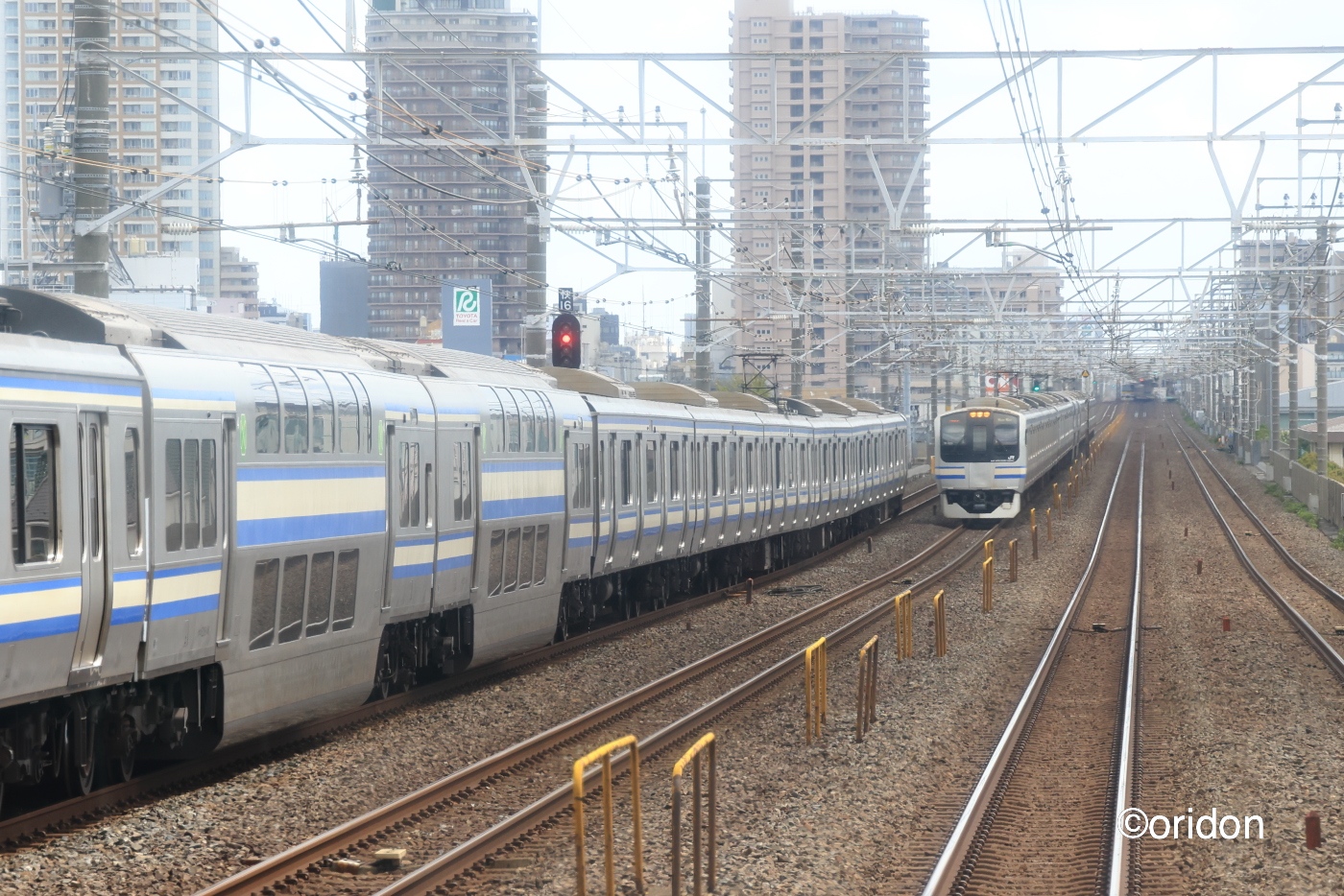 E217系総武快速、接近・接近・接近 | RAILRAILRAIL 毎日鉄道写真とともに！
